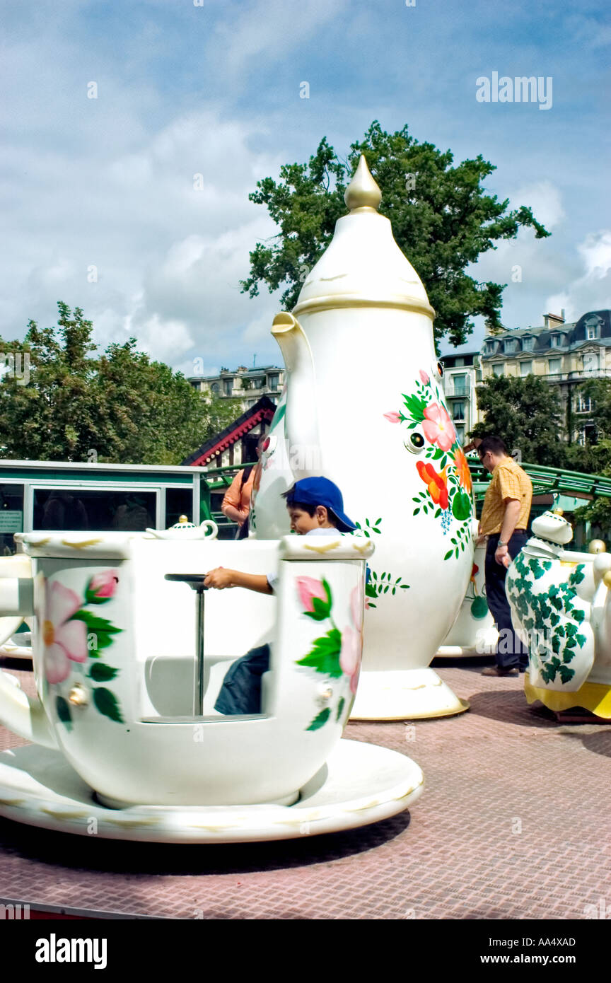 Teapot ride hi-res stock photography and images - Alamy