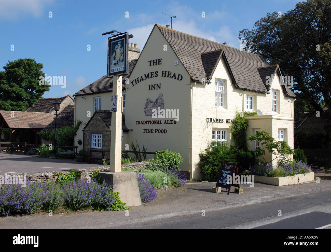 Thames head hi-res stock photography and images - Alamy