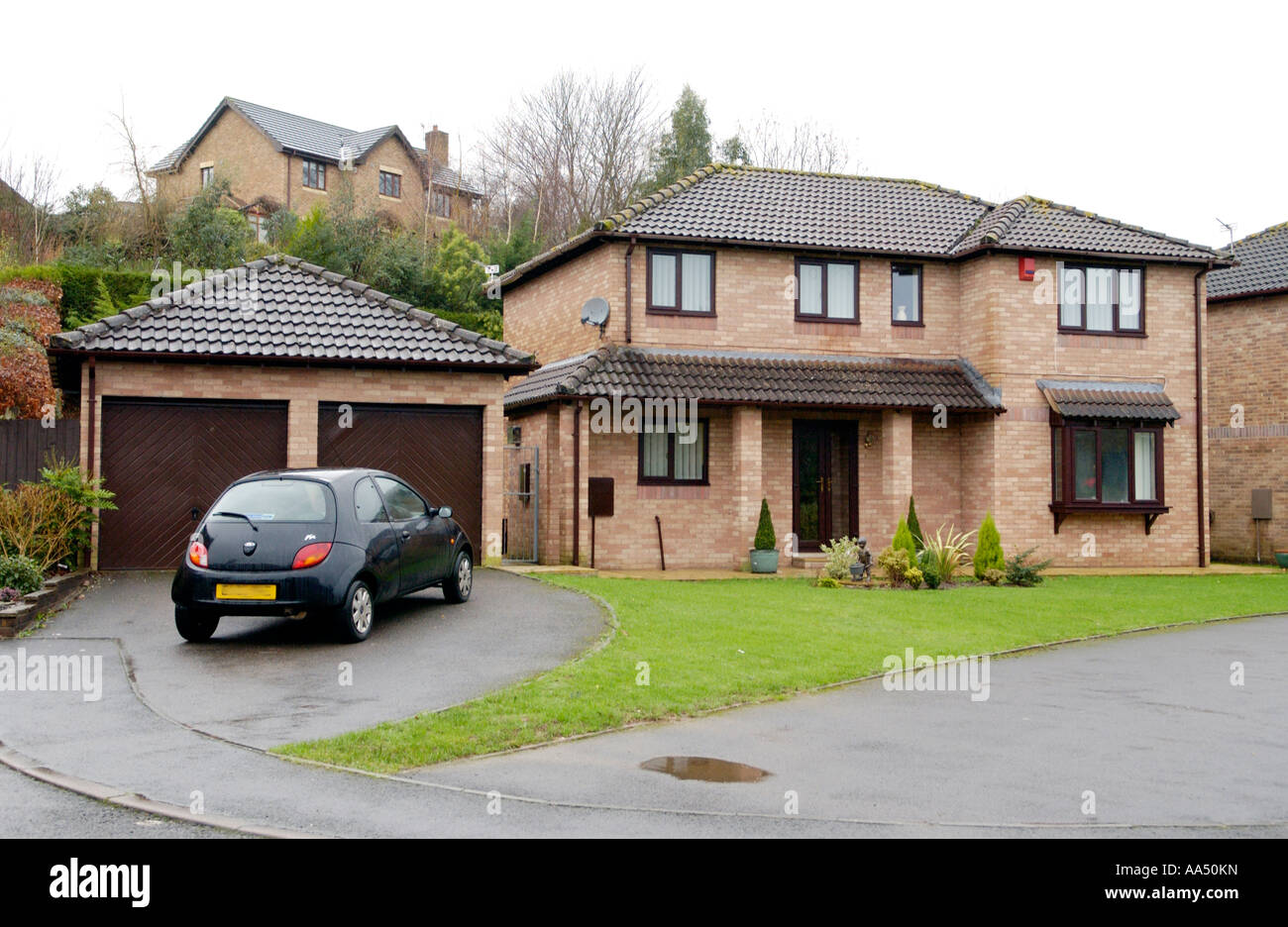 Detached House Uk Garden High Resolution Stock Photography and Images ...