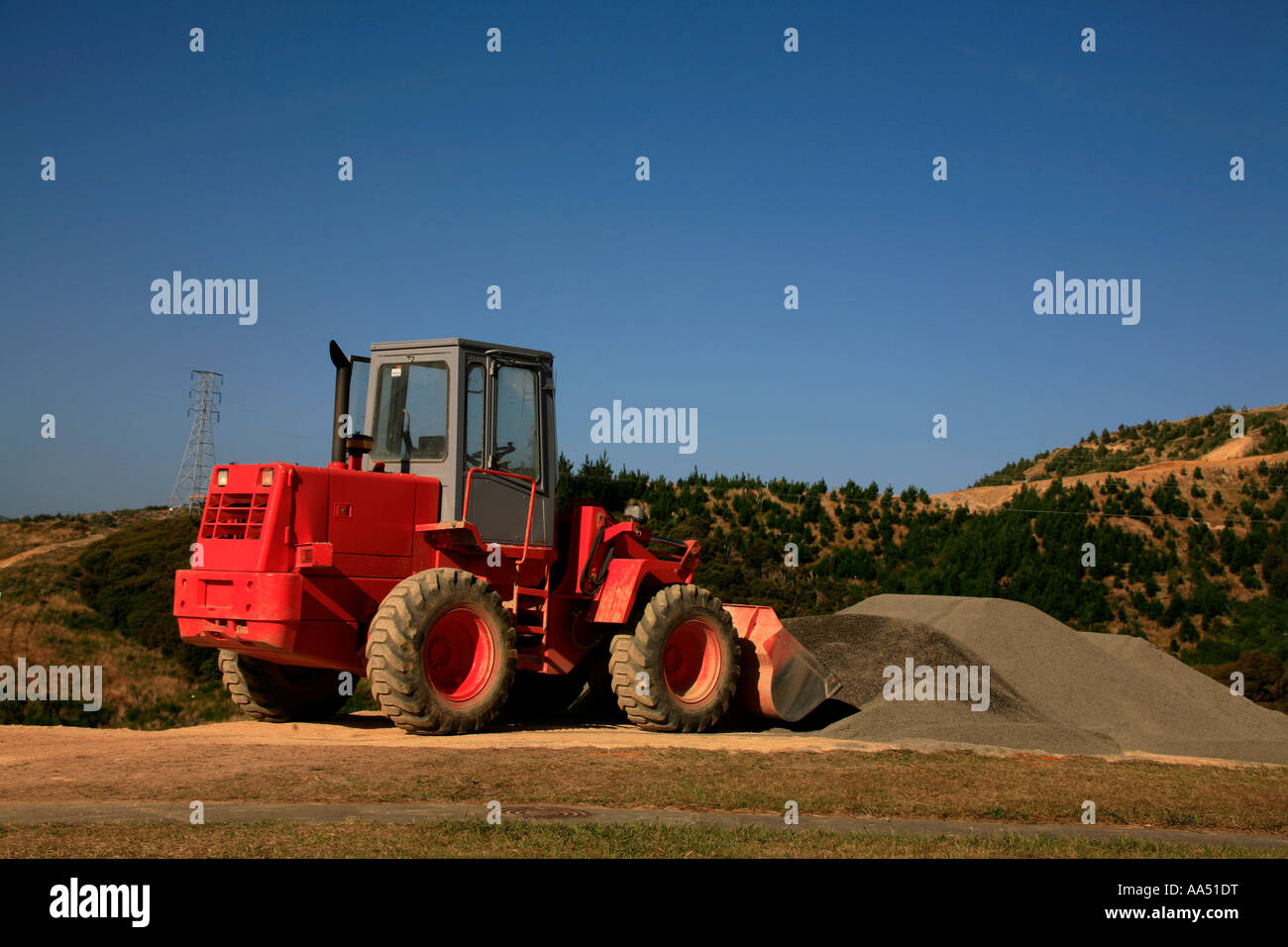 Front end loader earth moving equipment hi-res stock photography and ...