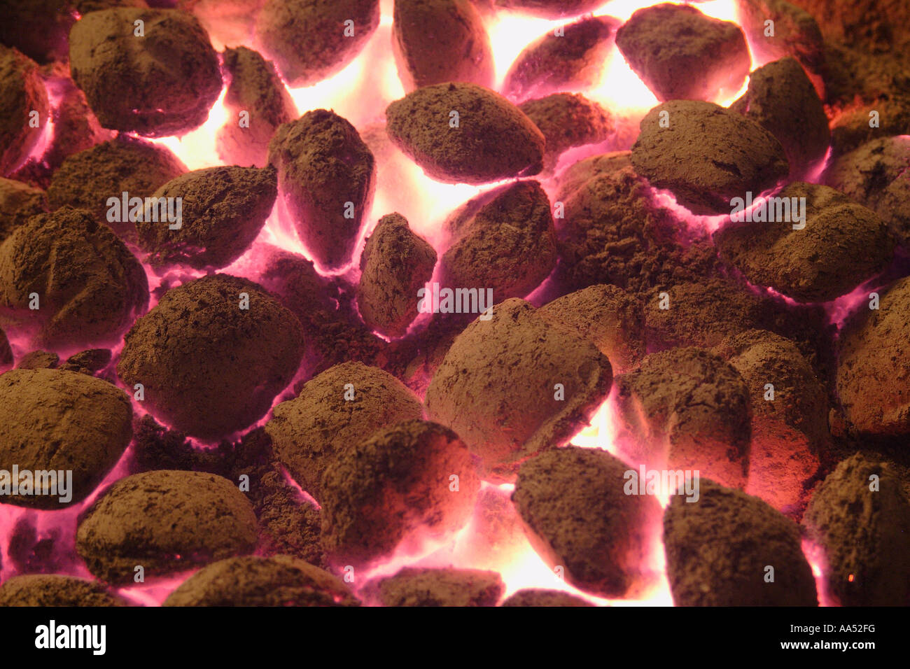 Red hot coals in a barbecue grill Stock Photo - Alamy