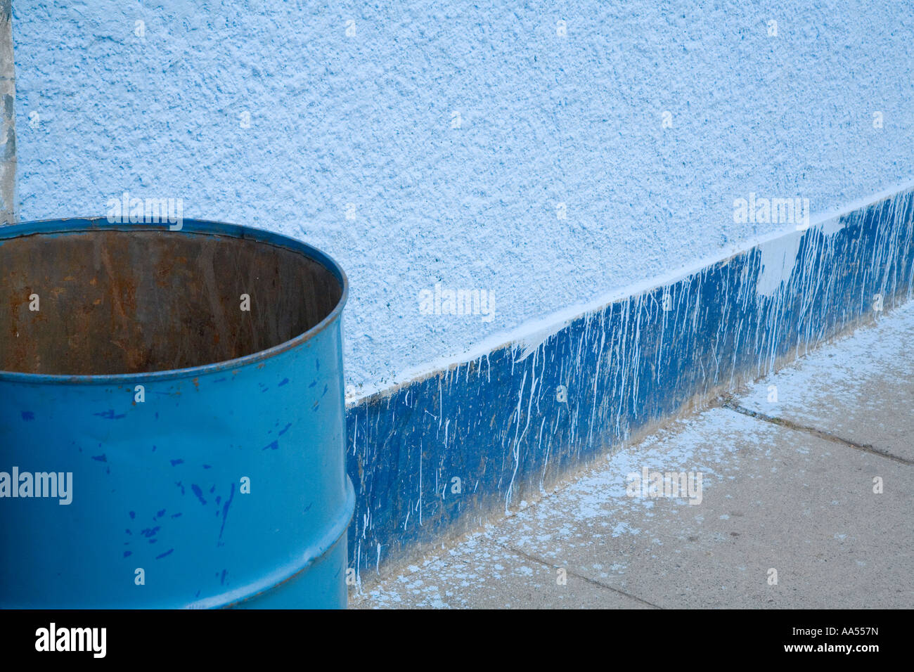 American street dustbin hi-res stock photography and images - Alamy