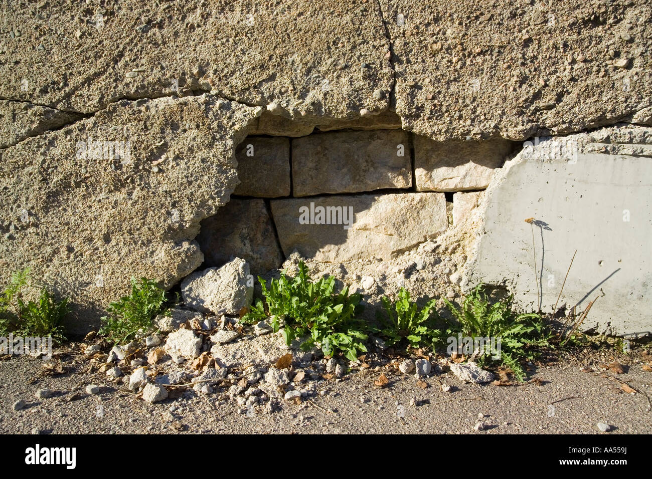 Crumbled rocks hi-res stock photography and images - Alamy