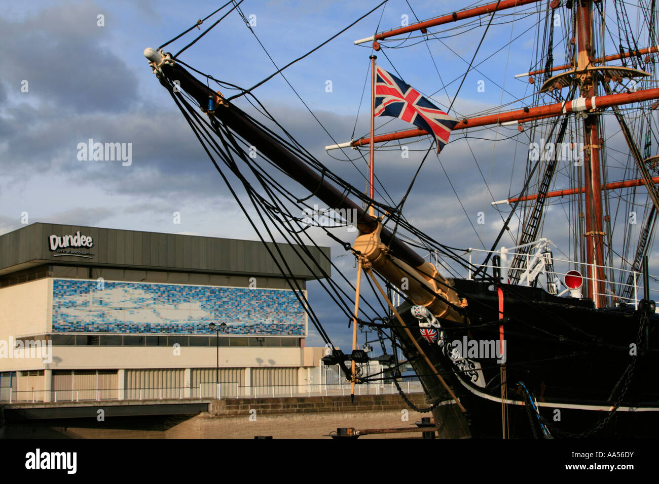 RRS Discovery wooden three-masted ship berthed dundee scotland uk gb ...