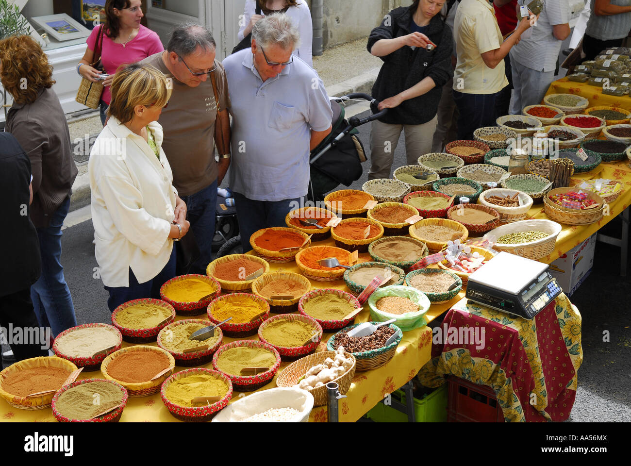 Spices on bowls hi-res stock photography and images - Alamy