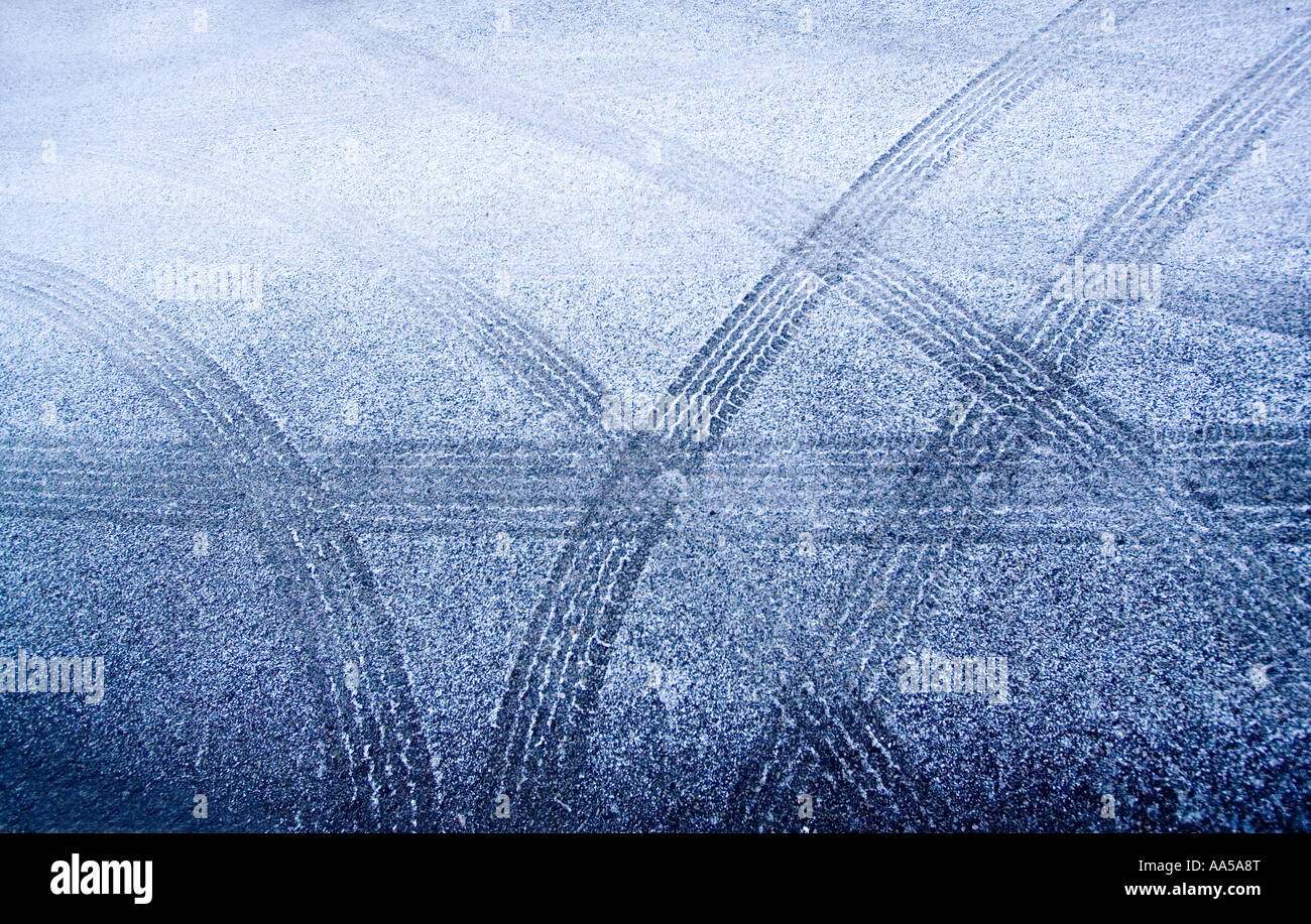 tire tracks in snow on the road Stock Photo - Alamy