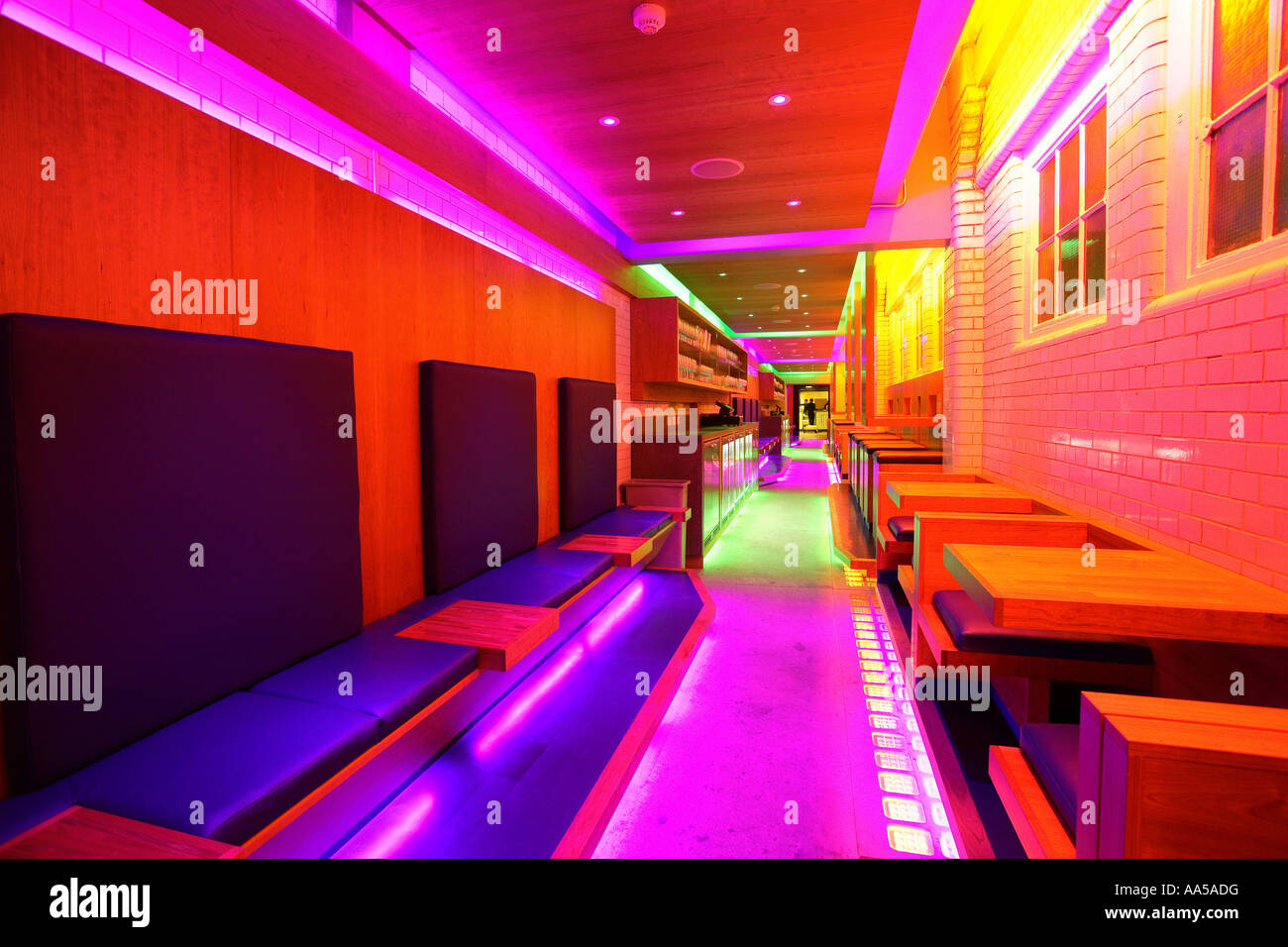 Nightclub sophisticated hi-res stock photography and images - Alamy