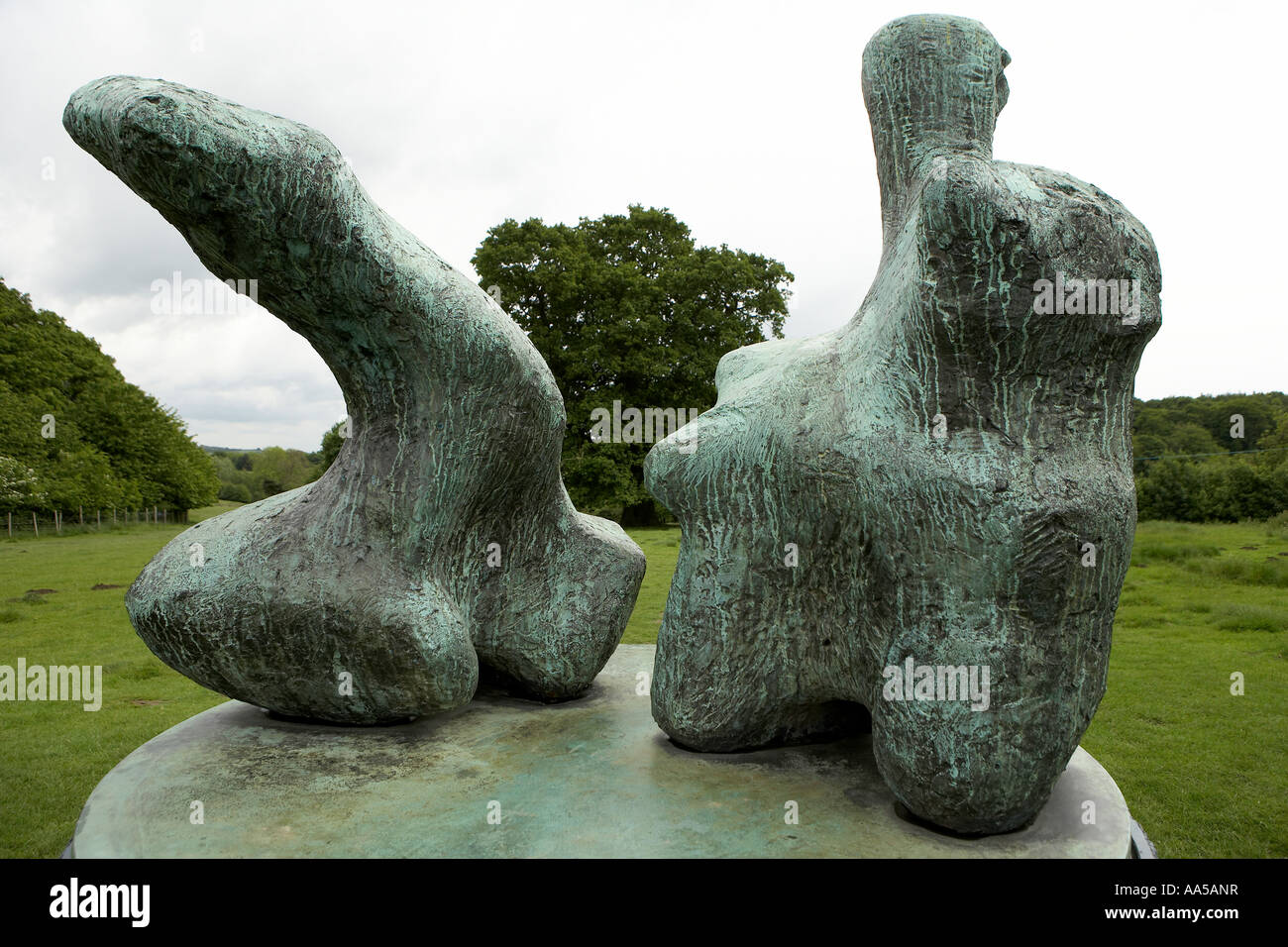 Henry Moore sculptures Two Piece Reclinging Figure Number 1 1959 Bronze ...