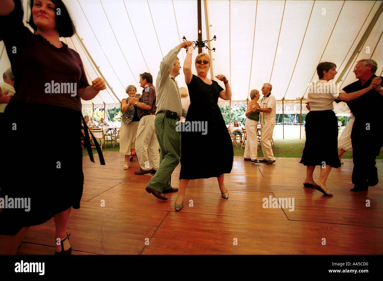 English tea dance hi-res stock photography and images - Alamy