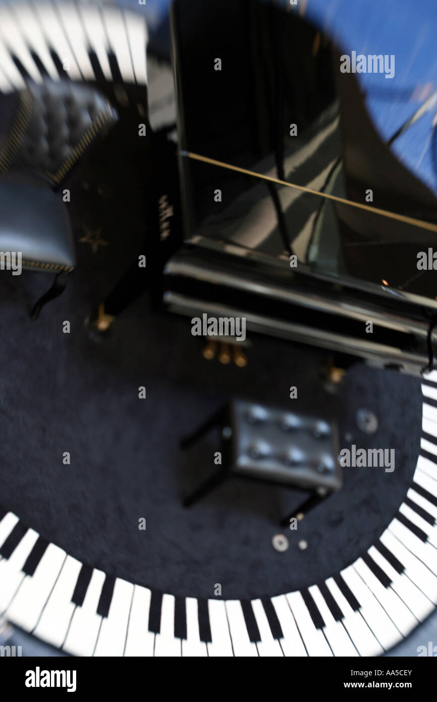 Circular piano keyboard hi-res stock photography and images - Alamy