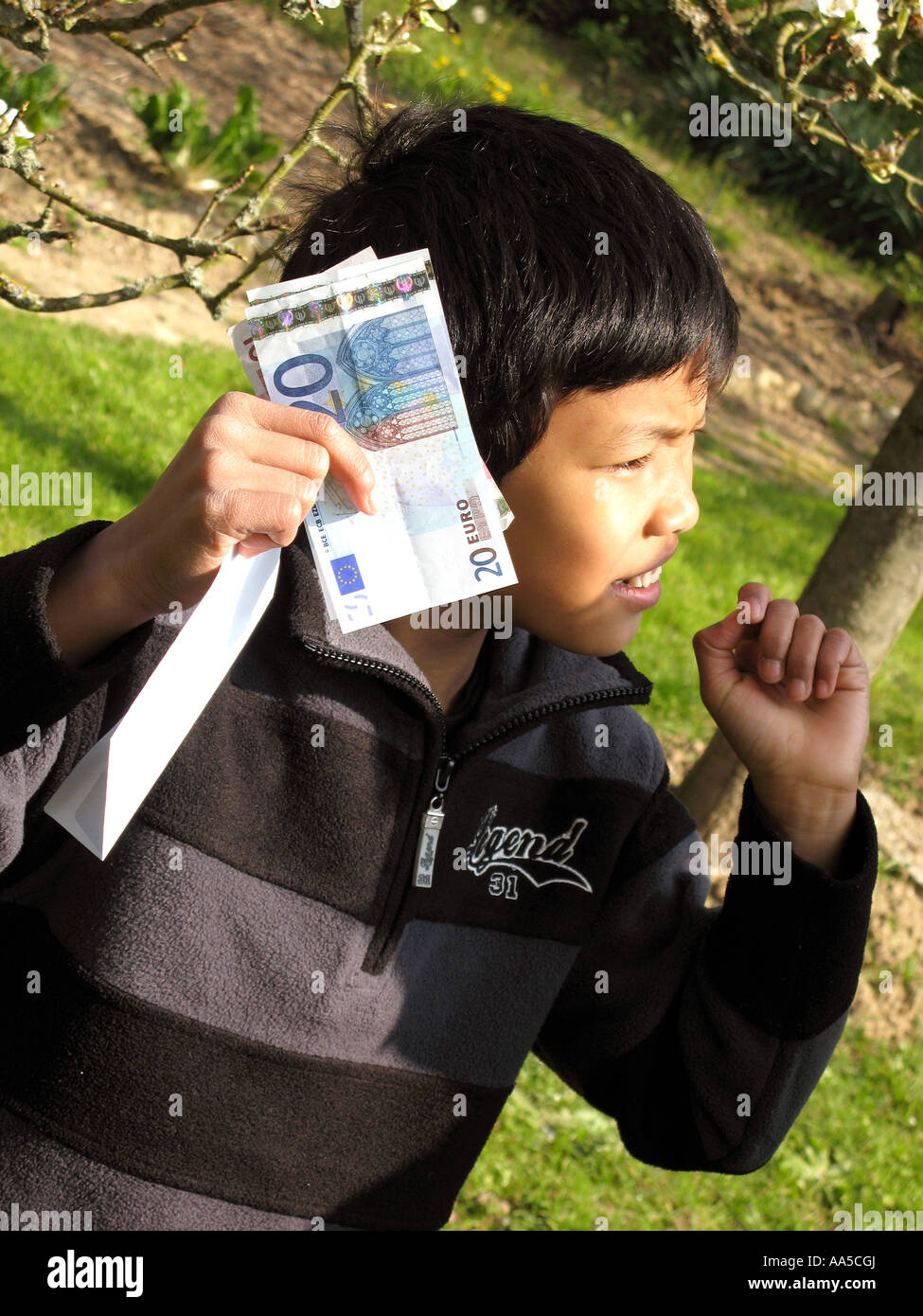 Teenage boy pocket money hi-res stock photography and images - Alamy