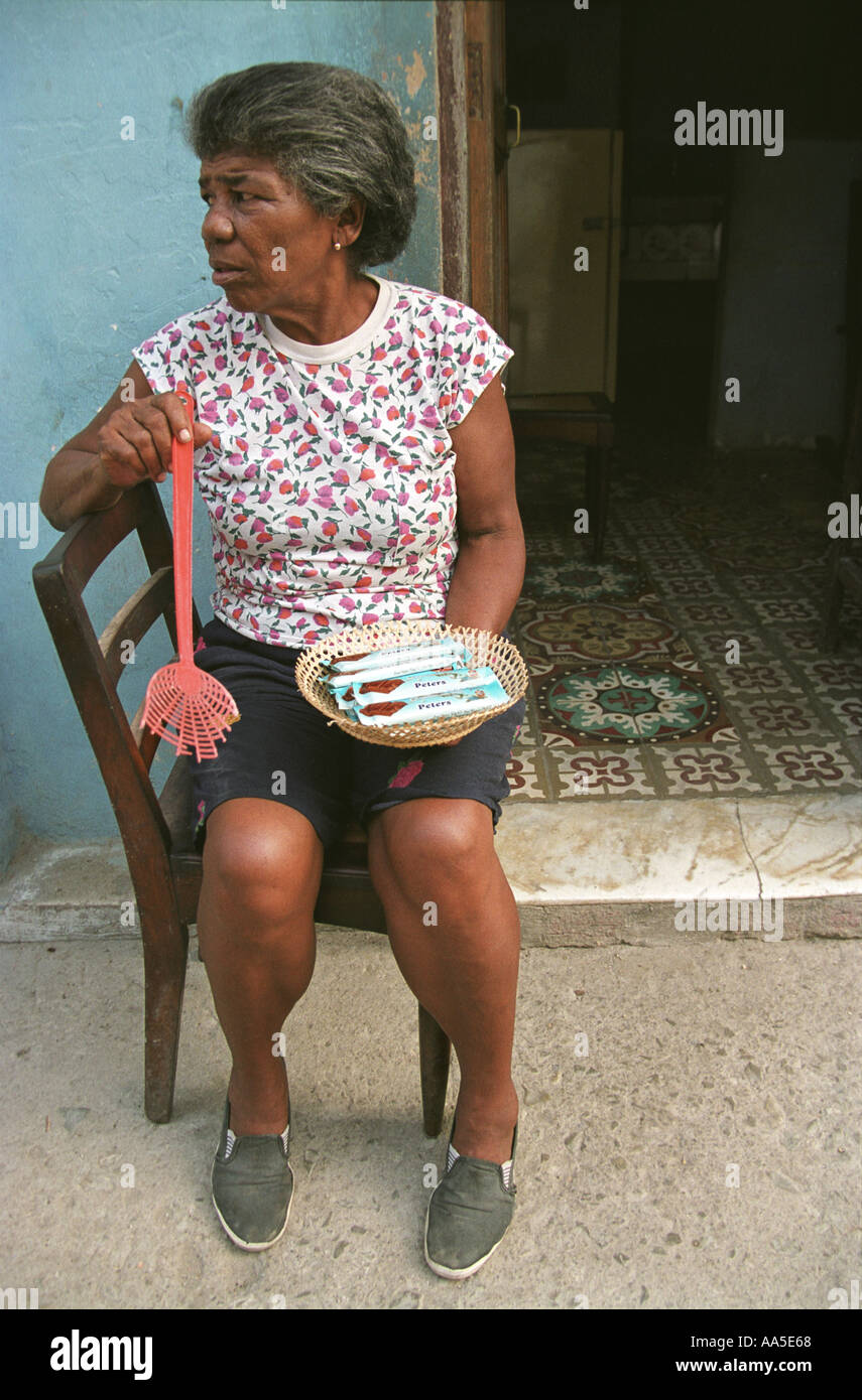 Havana elderly mature cuba outdoors hi-res stock photography and images ...