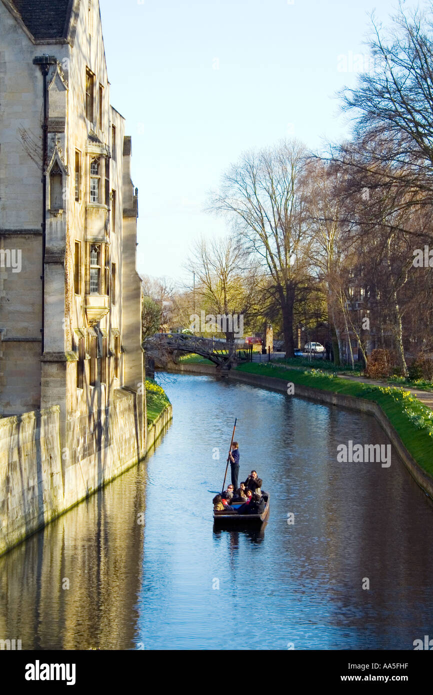 Man punting boat hi-res stock photography and images - Alamy
