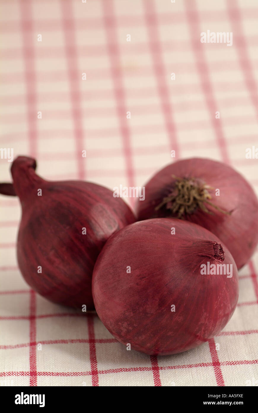 Fresh red onions hi-res stock photography and images - Alamy