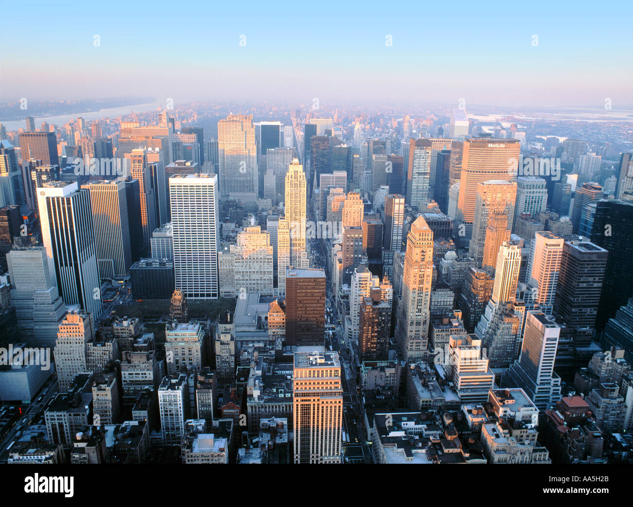 Aerial overview midtown manhattan metropolis hi-res stock photography ...