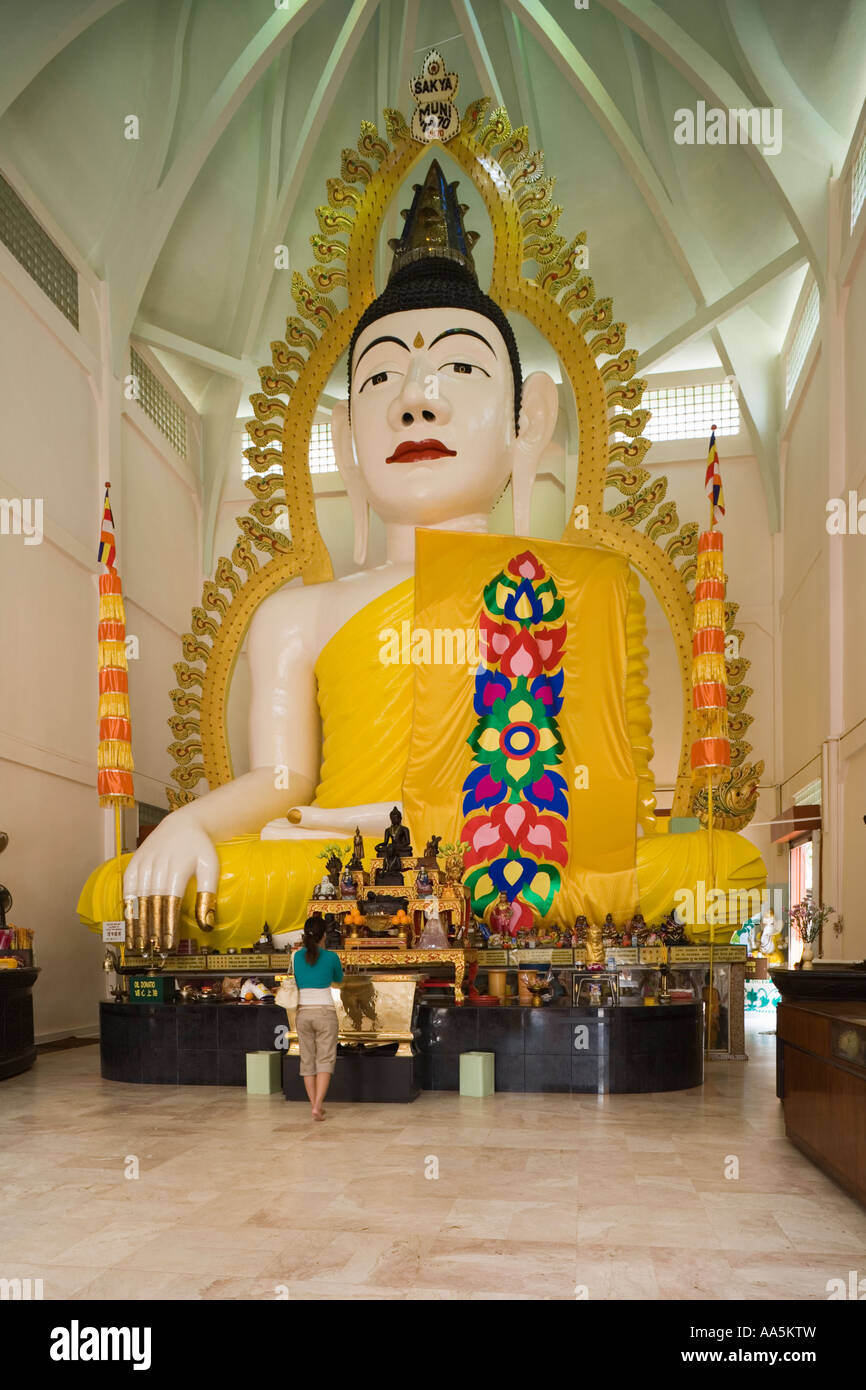 Singapore. Temple of 1000 Lights colossal statue of Buddha Stock Photo ...