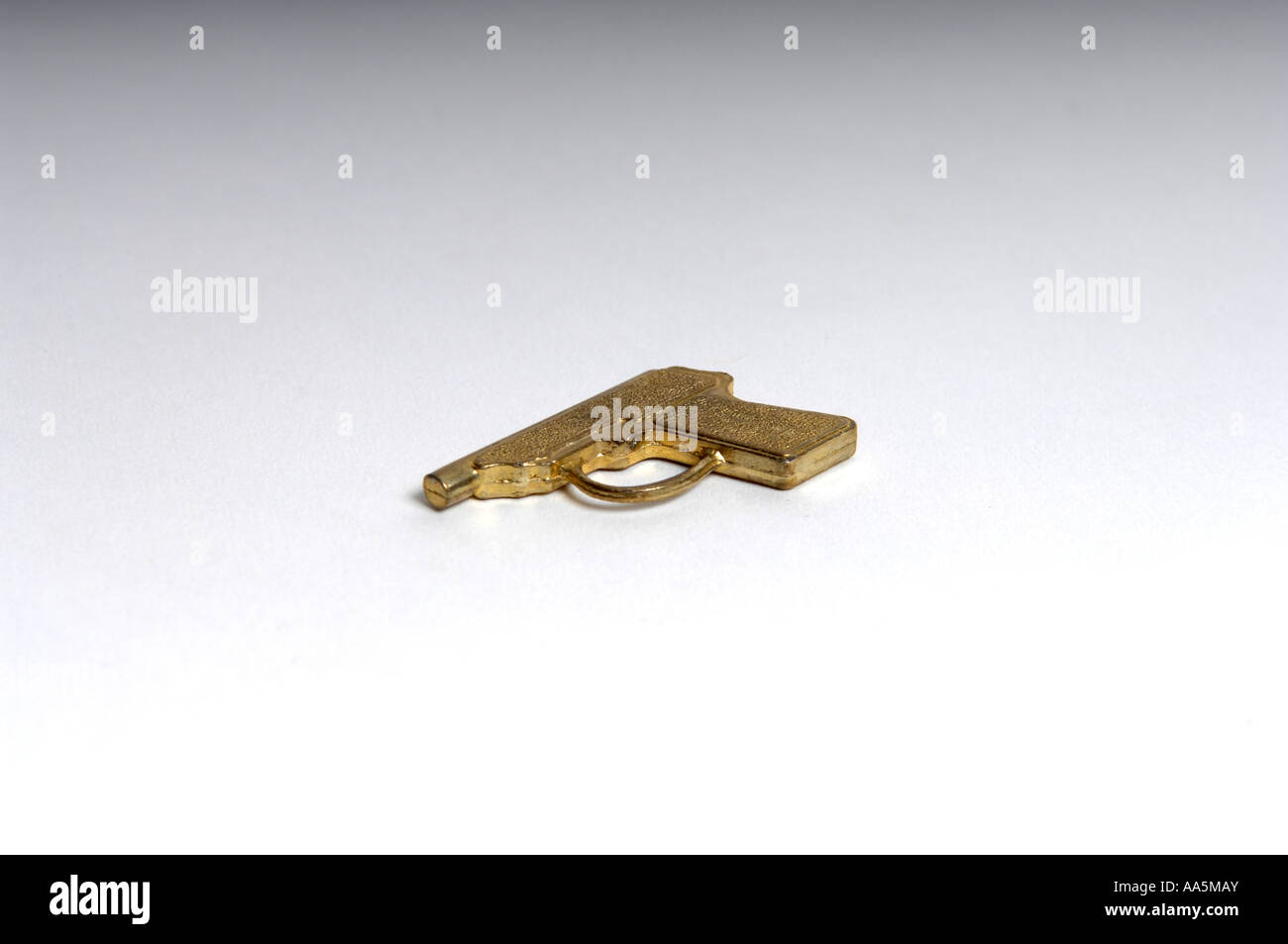 Cluedo gun hi-res stock photography and images - Alamy