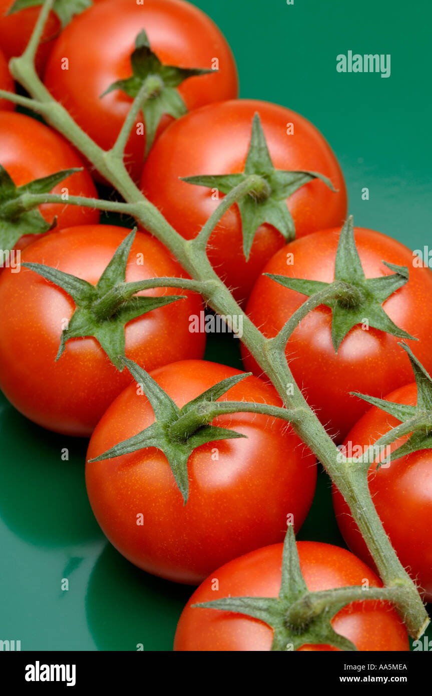 Vine tomato hi-res stock photography and images - Alamy