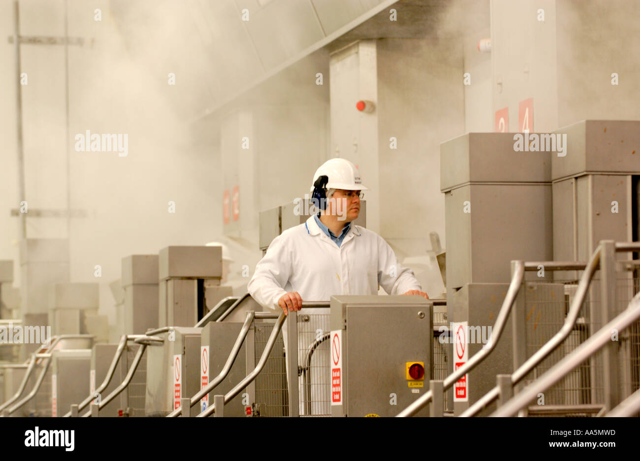 Food manufacturer production line hi-res stock photography and images ...