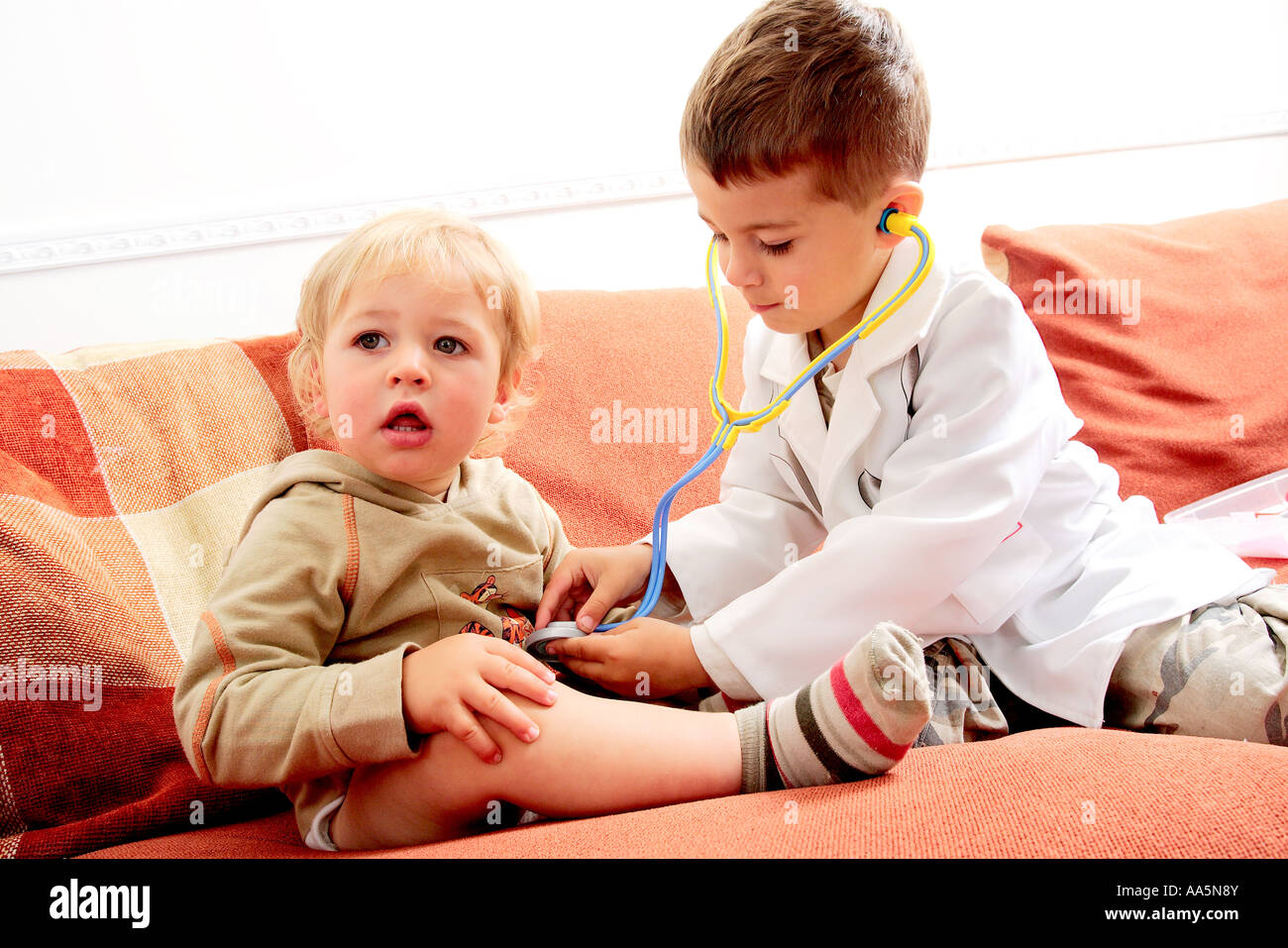 TWO YOUNGSTERS PLAY AT DOCTORS AND PATIENT Stock Photo - Alamy