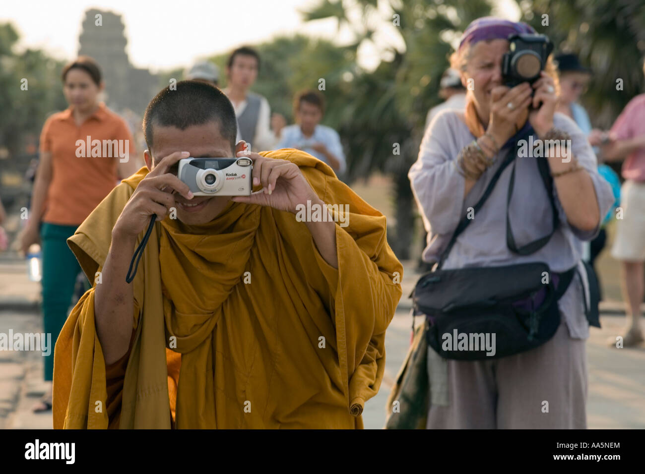 Buddhist monks taking photographs hi-res stock photography and images ...