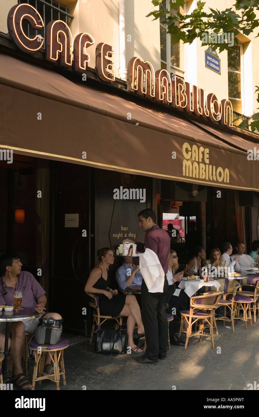 Cafe parisian french france traditional pavement hi-res stock ...