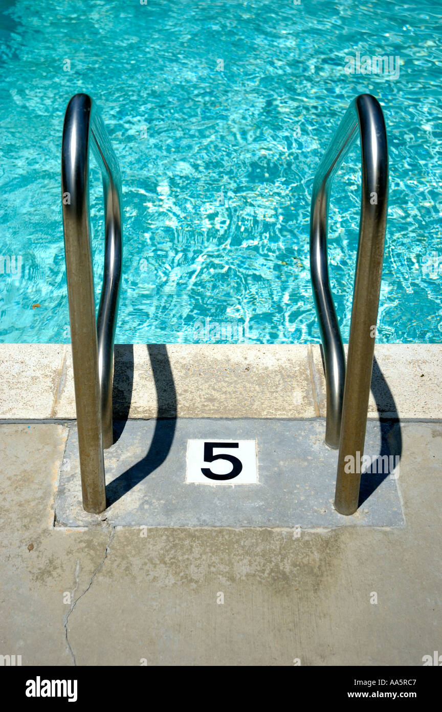 Swimming pool stairs with depth indication sign 5 foot Stock Photo - Alamy
