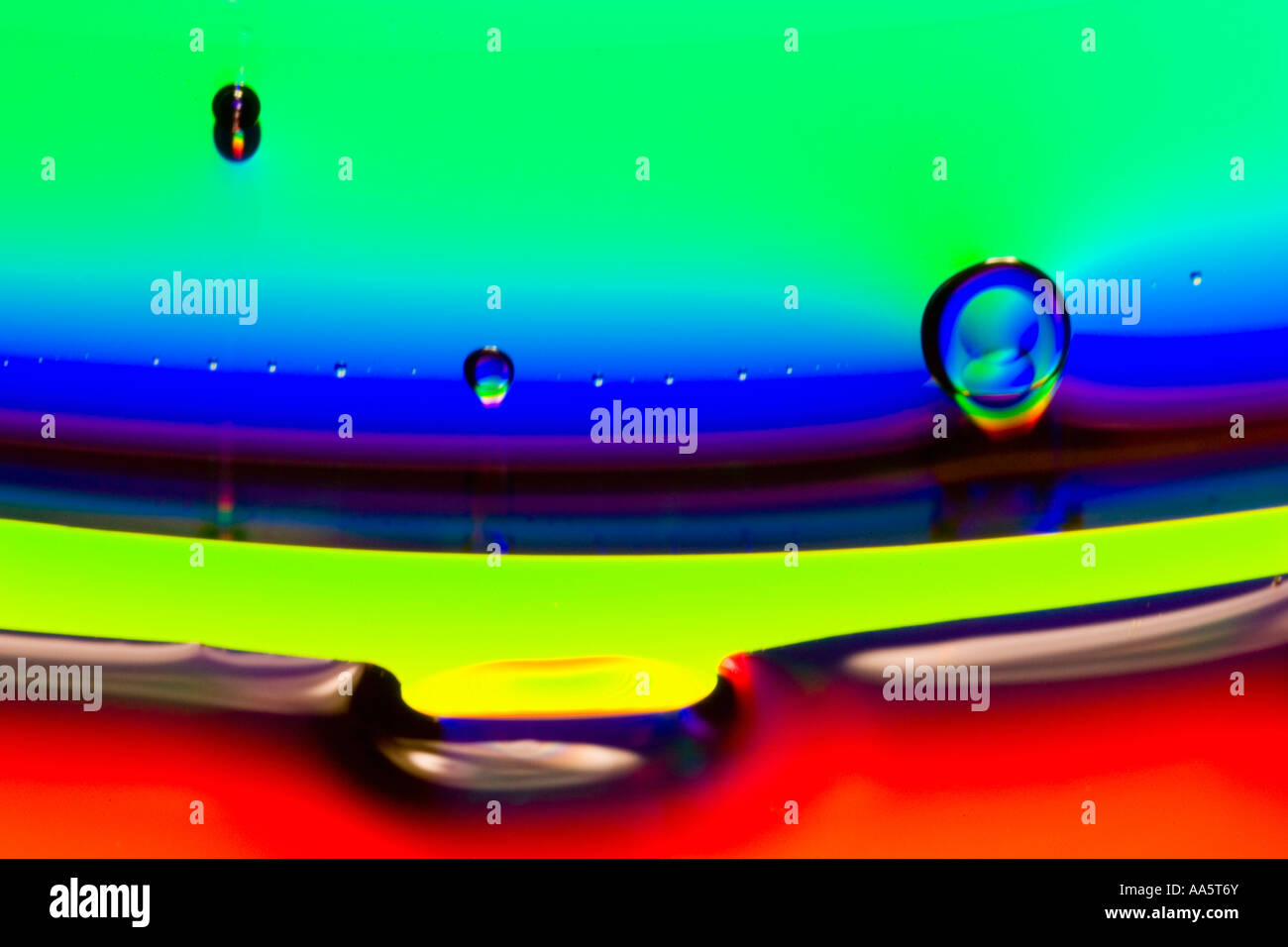 Refraction macro, bubbles and liquid Stock Photo - Alamy