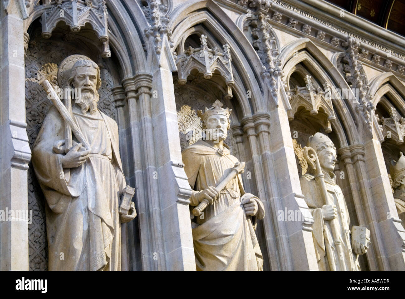 row of saints statues in Rochester Cathedral Stock Photo - Alamy
