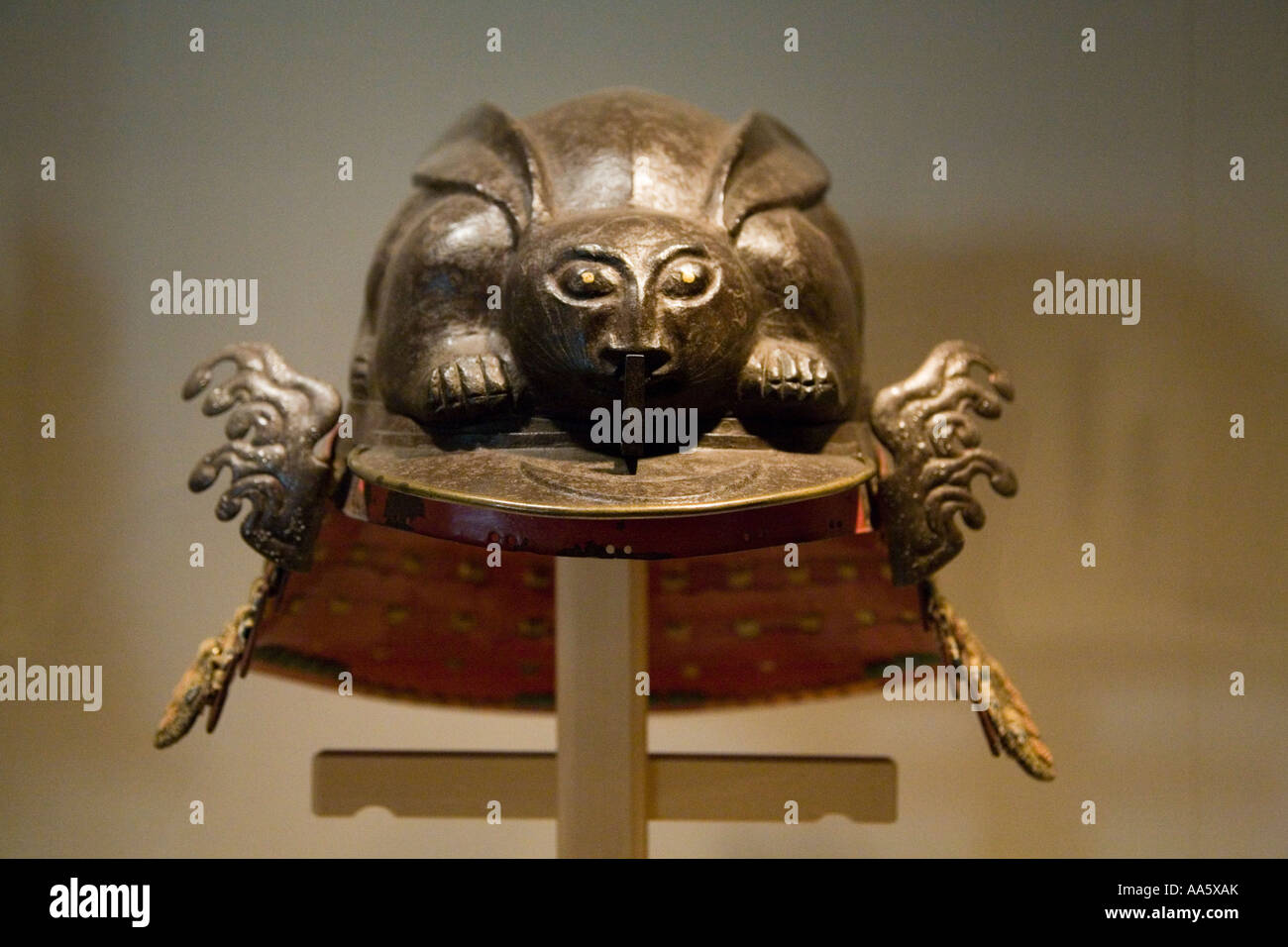 Japanese samurai helmet hi-res stock photography and images - Alamy