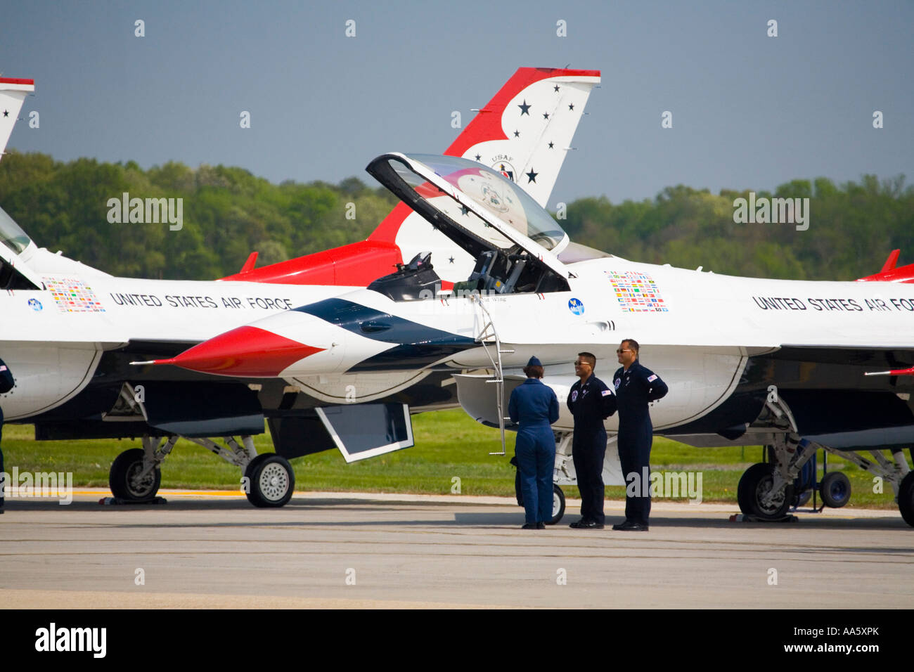 Female jet fighter usa hi-res stock photography and images - Alamy