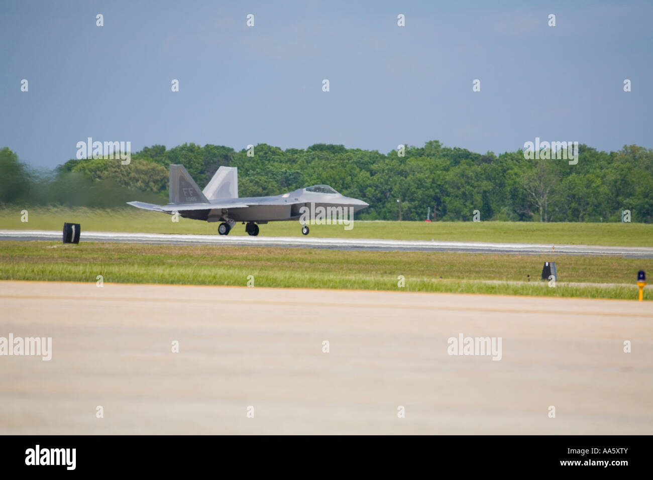F-22 Raptor Taking Off Stock Photo - Alamy
