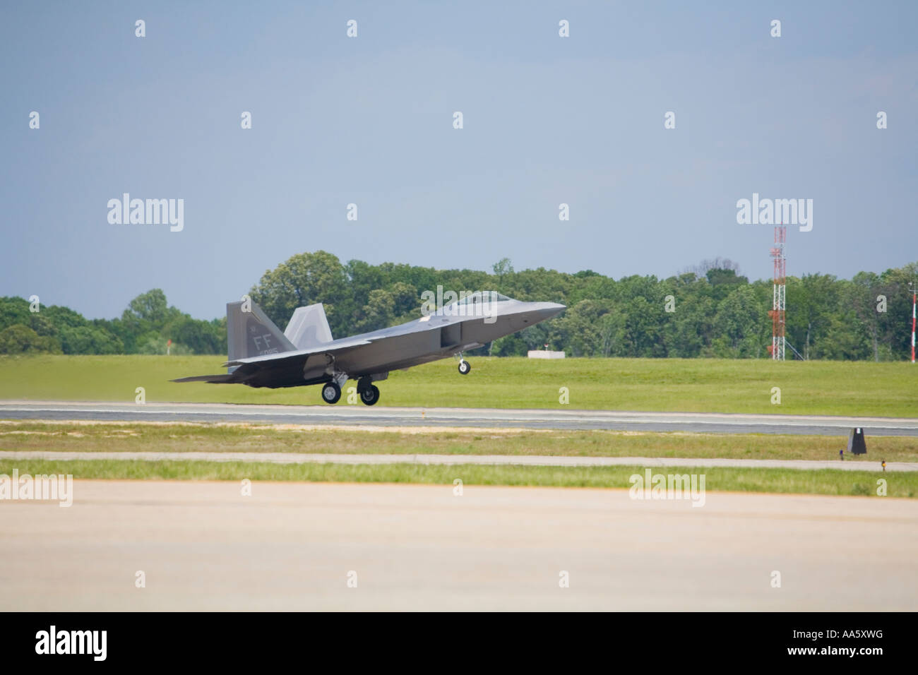 F-22 Raptor Taking Off Stock Photo - Alamy