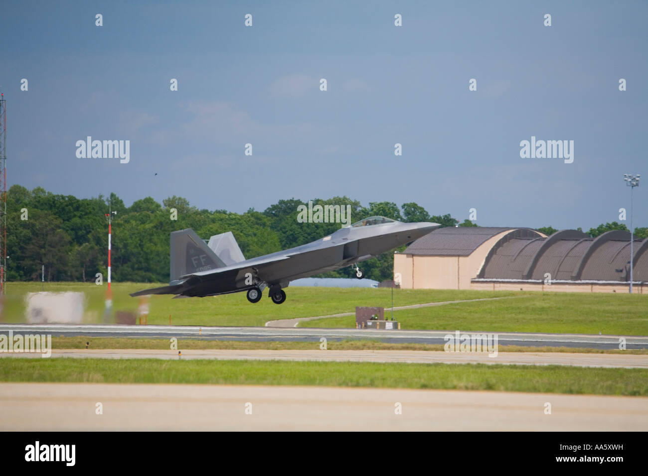F-22 Raptor Taking Off Stock Photo - Alamy