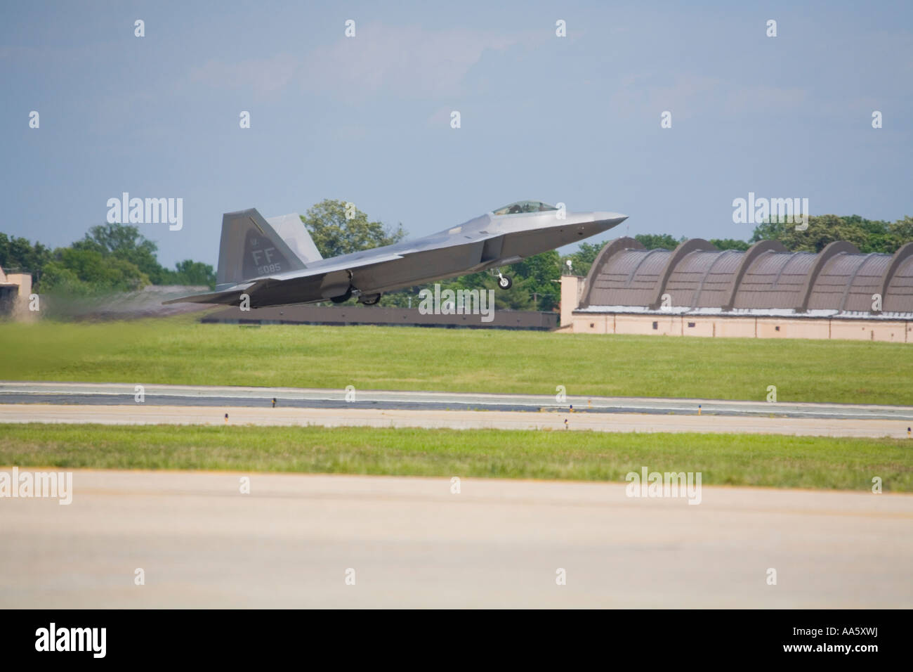 F-22 Raptor Taking Off Stock Photo - Alamy