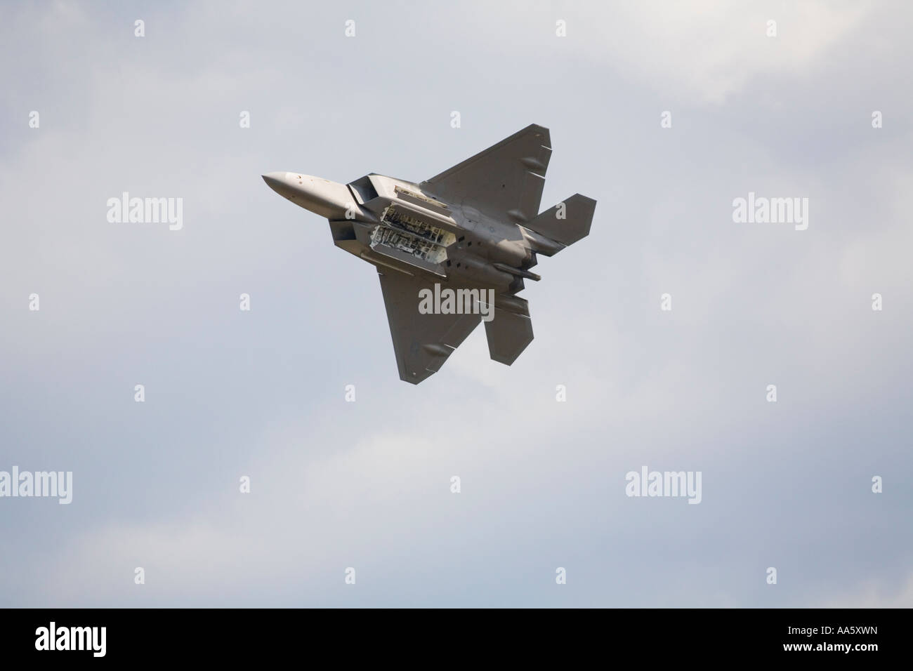 American fighter 22 raptor hi-res stock photography and images - Alamy