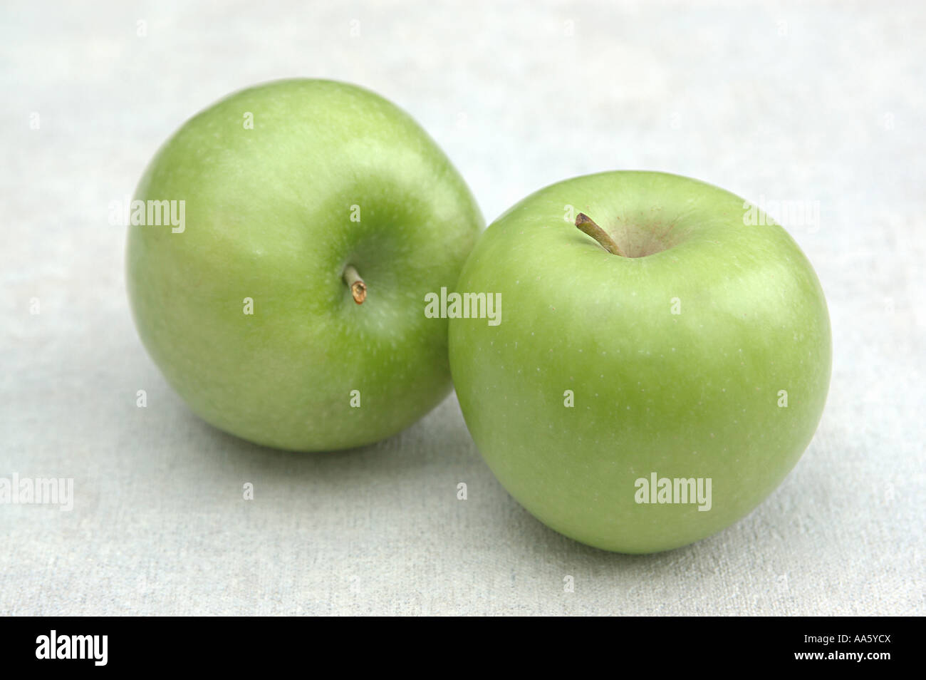 Green apple, two apples, pair fresh healthy fruit Stock Photo - Alamy