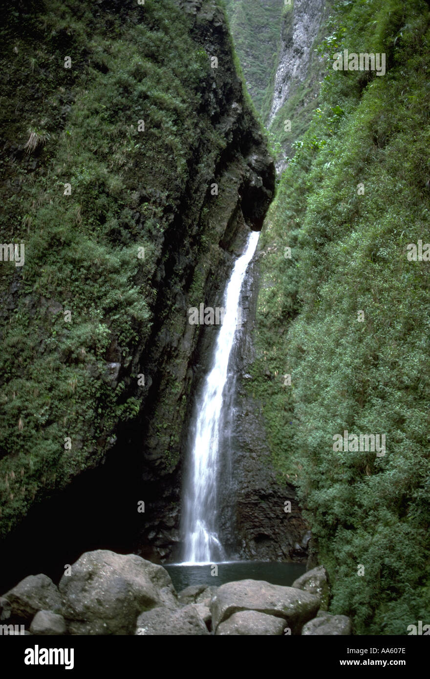 Sacred falls hawaii hi-res stock photography and images - Alamy