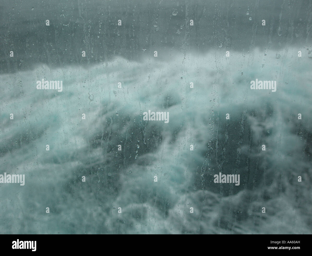 violent atlantic waves batter the Queen Mary 2 during a heavy storm ...