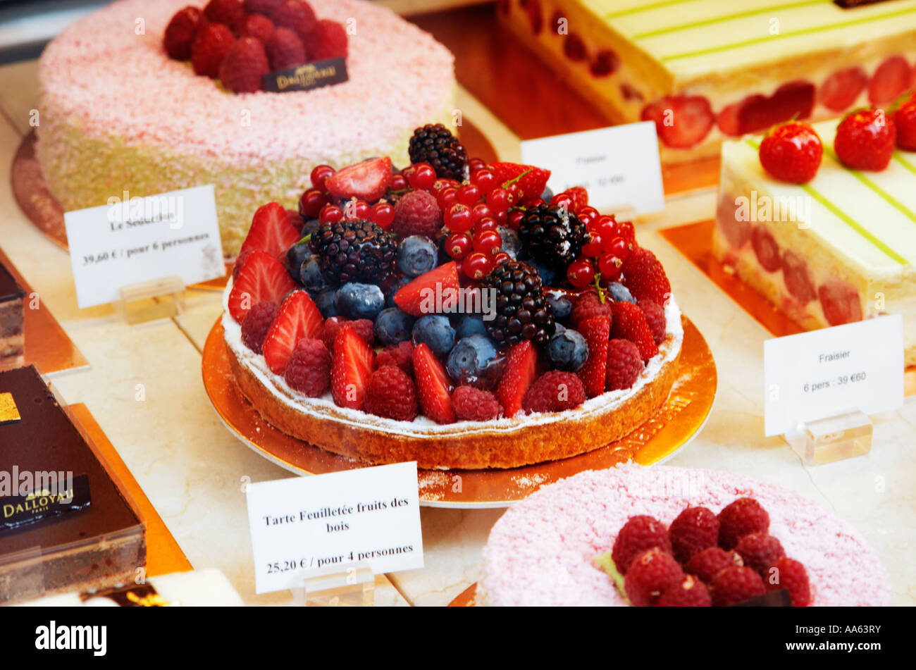 Paris fruits hi-res stock photography and images - Alamy
