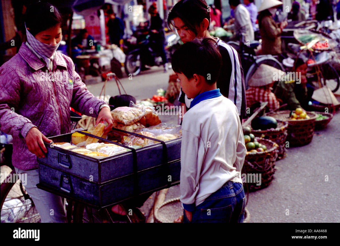 School children buying snack food hi-res stock photography and images ...
