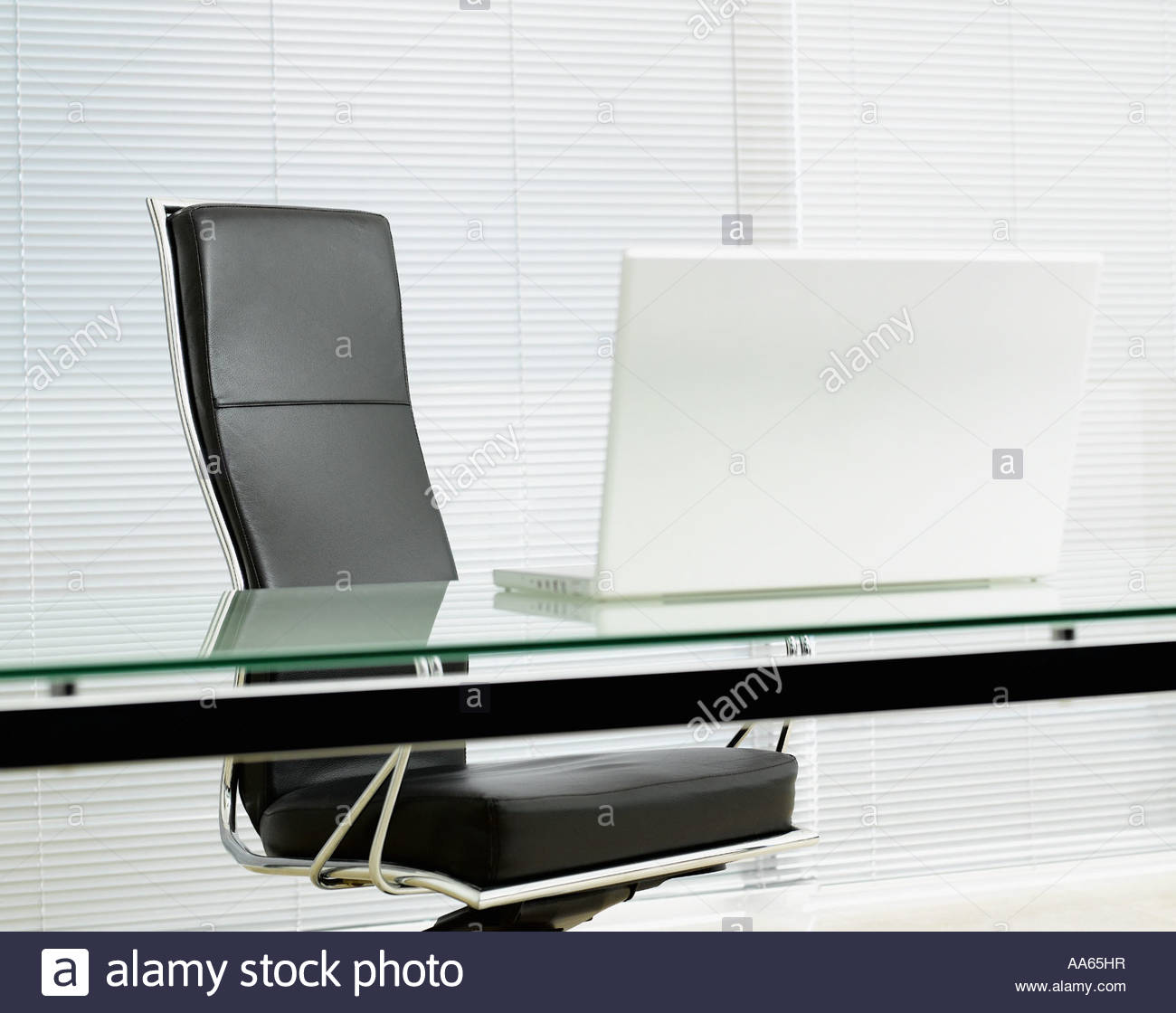 Vacant Office Desk Stock Photos & Vacant Office Desk Stock Images - Alamy