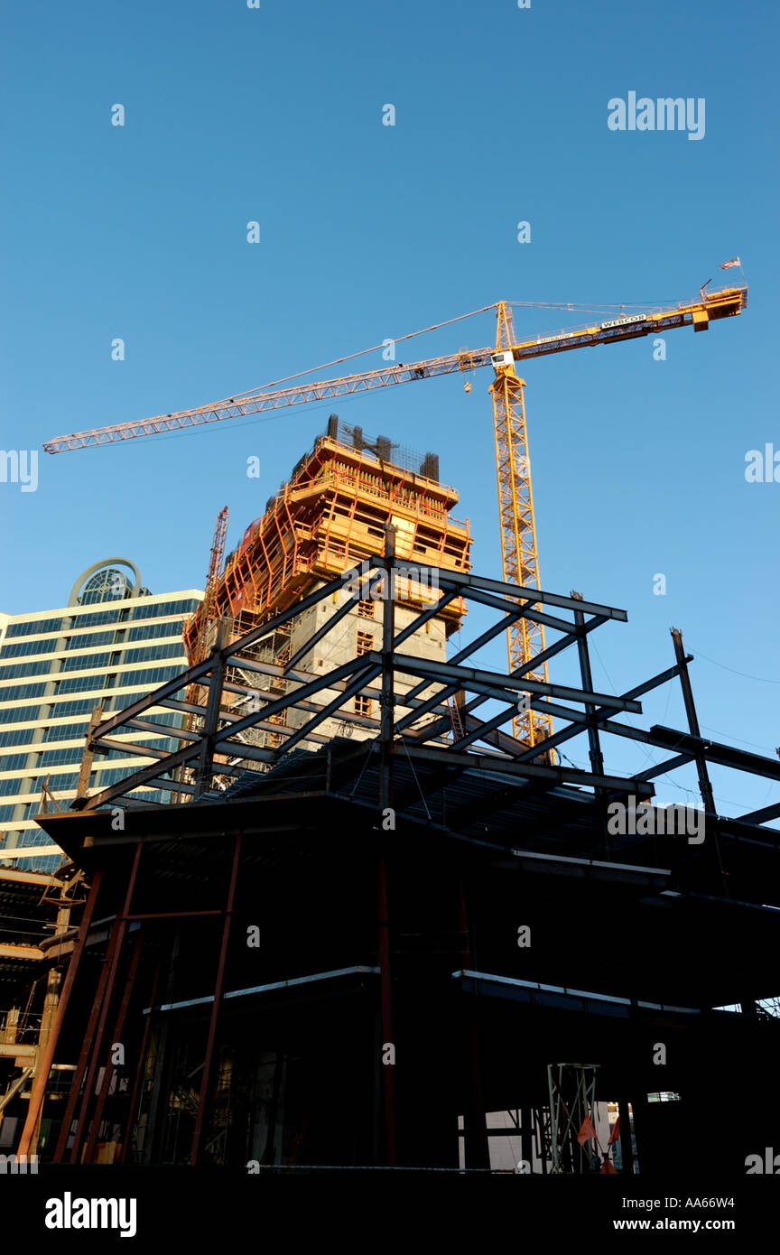 Sky scraper under construction hi-res stock photography and images - Alamy
