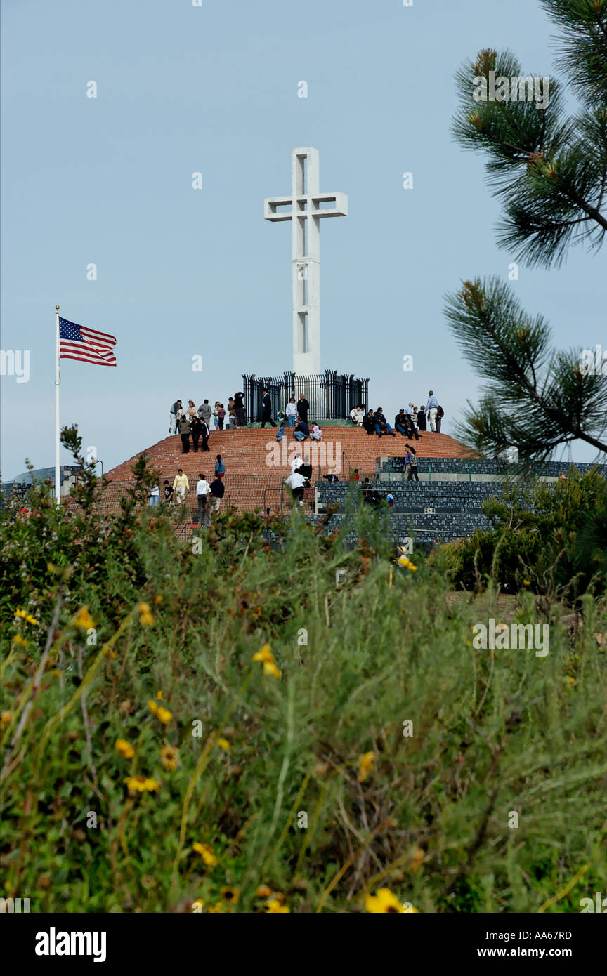 Cross and Korean war veterans memorial atop Mount Soledad La Jolla ...