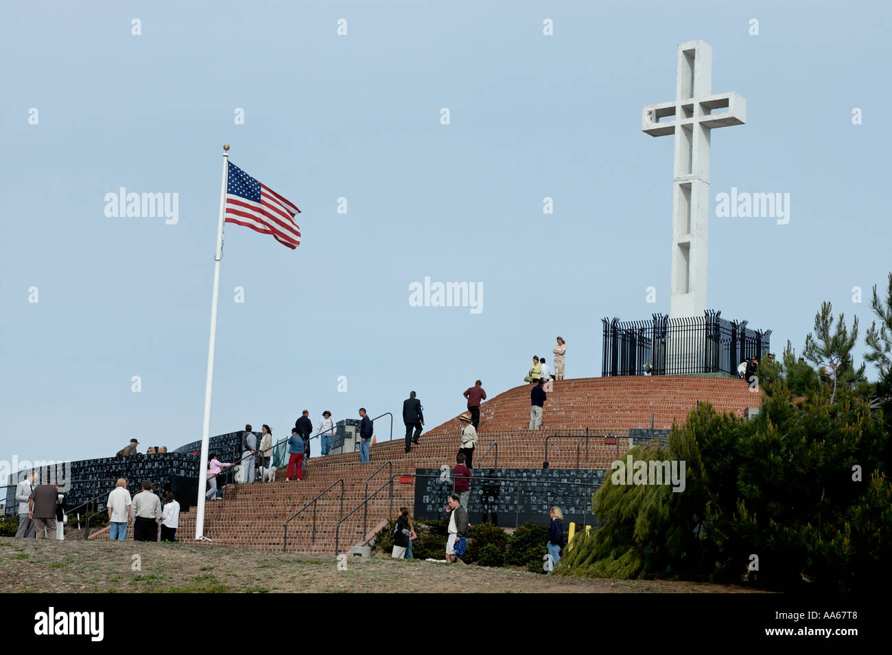 Cross and Korean war veterans memorial atop Mount Soledad La Jolla ...