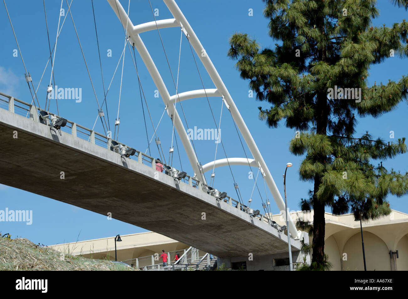 Pedestrian bridge over College Boulevard at San Diego State University ...