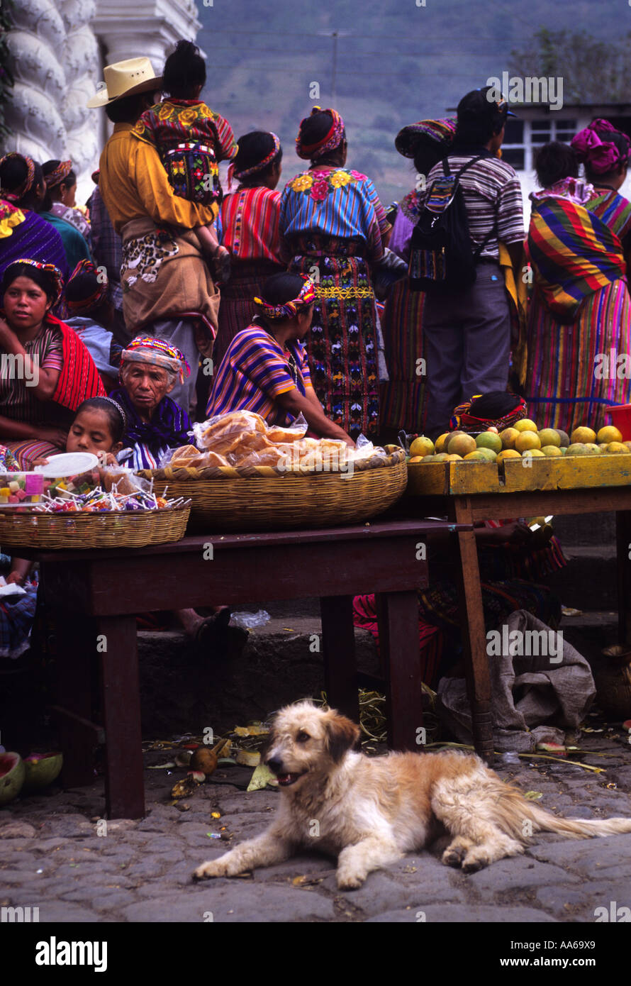QUICHE MAYAN PEOPLE AT A MARKET IN THE GUATEMALAN VILLAGE OF ZUNIL ...