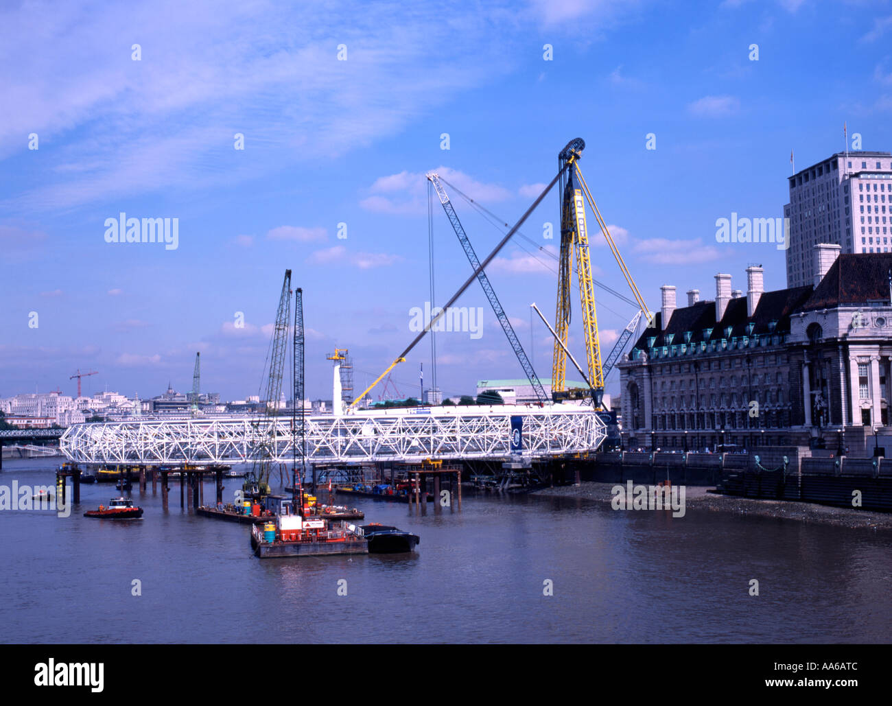 London eye construction 1999 hi-res stock photography and images - Alamy