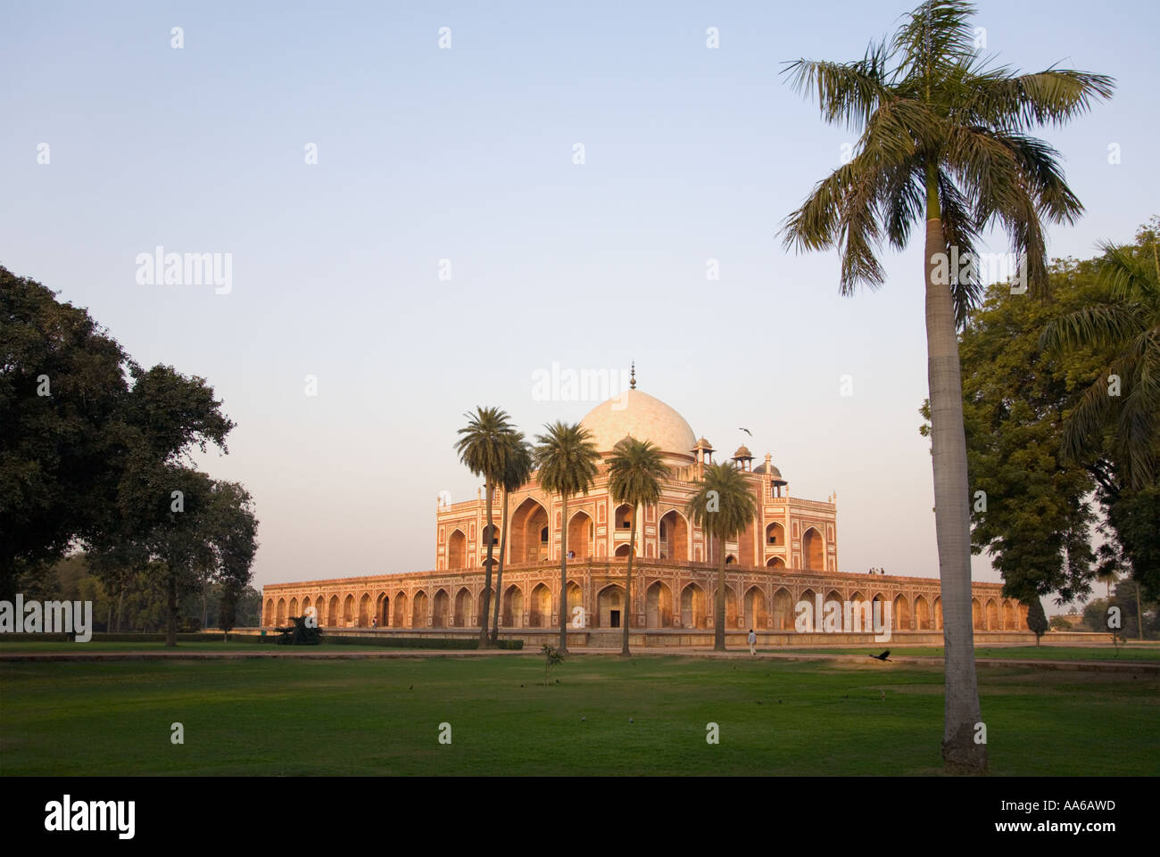 Humayuns Tomb in Delhi was constructed 1564 by Haji Begum for her dead ...