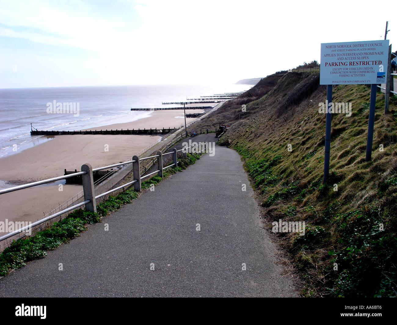 Beach groynes overstrand norfolk uk hi-res stock photography and images ...